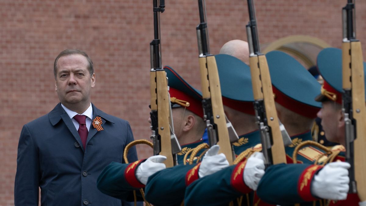 "La Russie n'est pas Israël": Medvedev réagit à la date limite de Trump ...